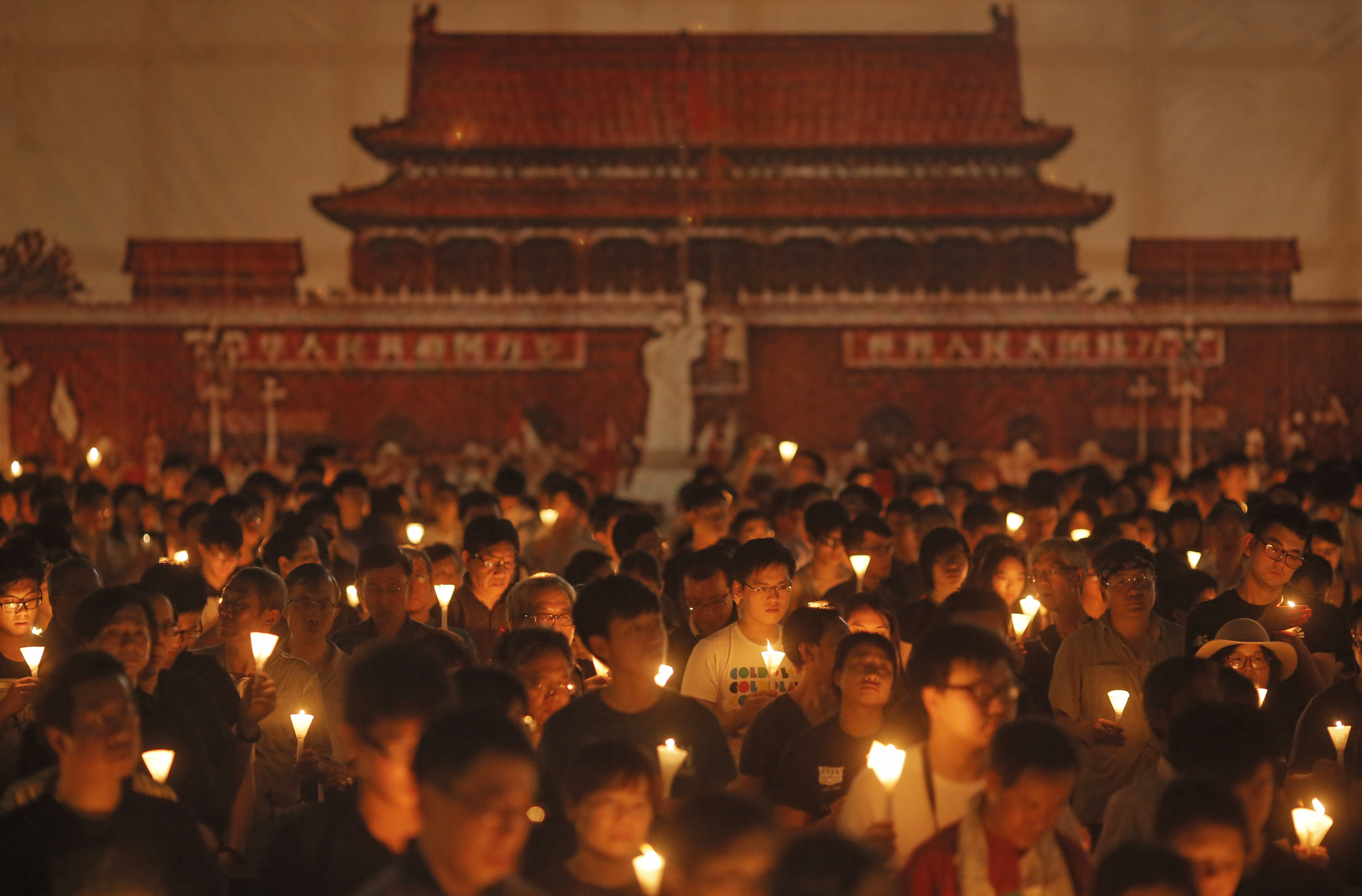 Tiananmen Massacre Victims Commemorated By Tens Of Thousands In H K